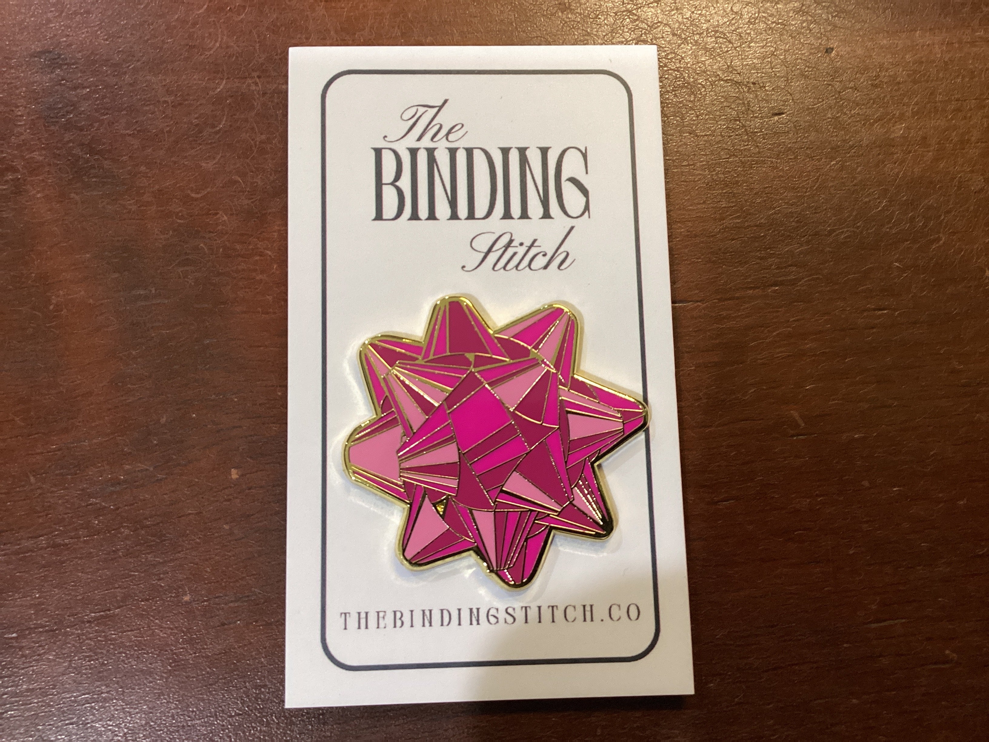 The binding stitch pink bow Needleminder – Storyteller's Thread
